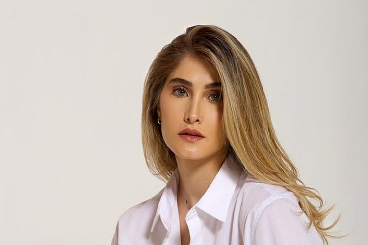 Mariam Habach, Miss Venezuela 2015, Triunfa Como Odontóloga